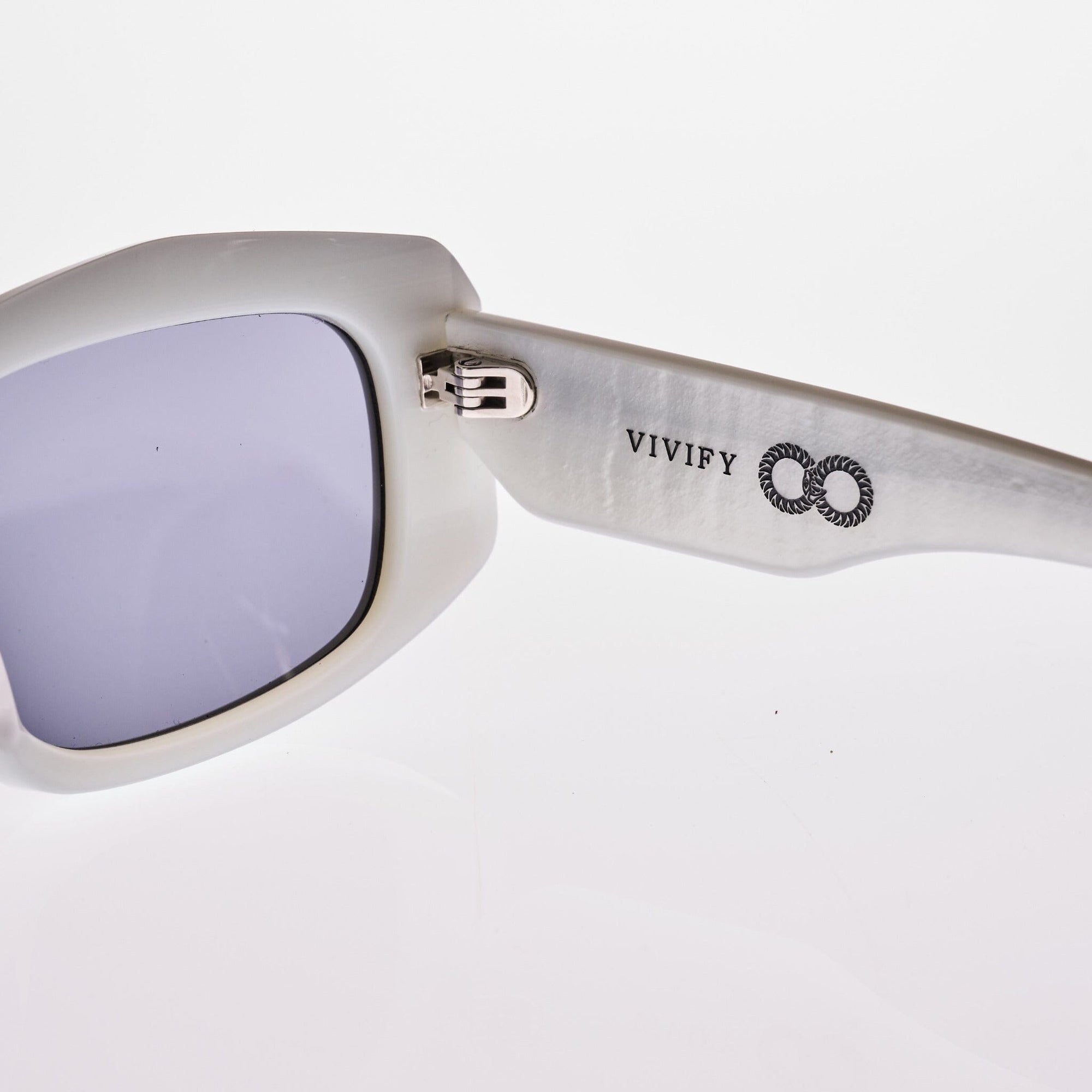 Childe VIVIFY Bio-Acetate Recycled Pearl White Ice Blue | Grey Bio Lens ...