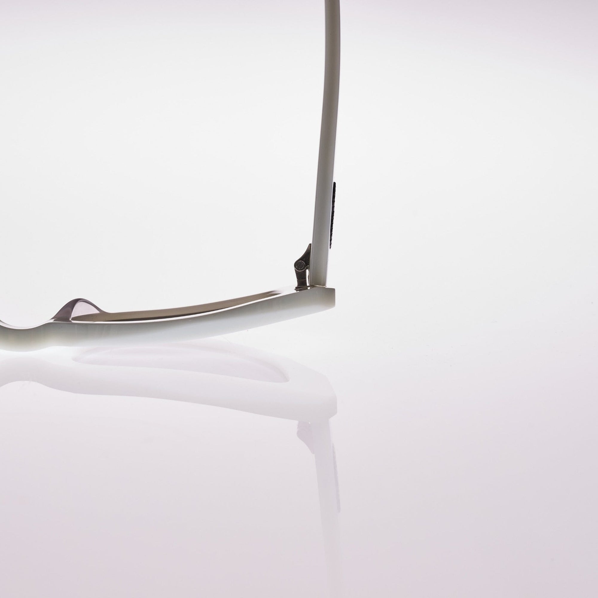 Childe VIVIFY Bio-Acetate Recycled Pearl White Ice Blue | Grey Bio Lens ...